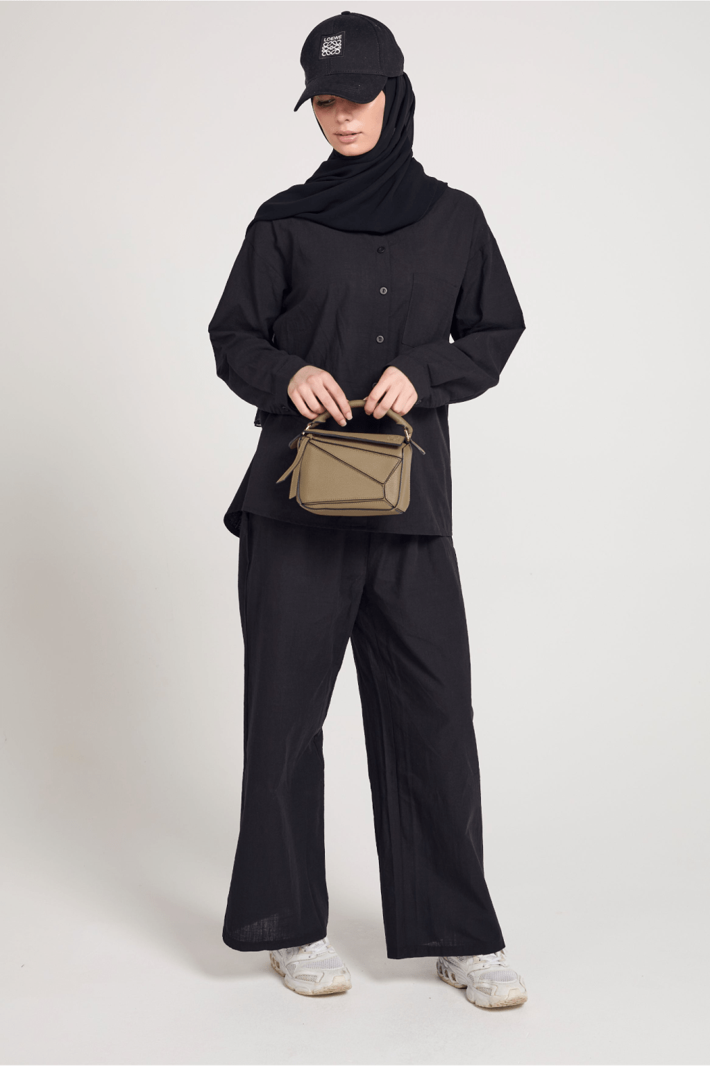 Azrah Shop – Abayas, Thobes, Fragrances & Gift Sets