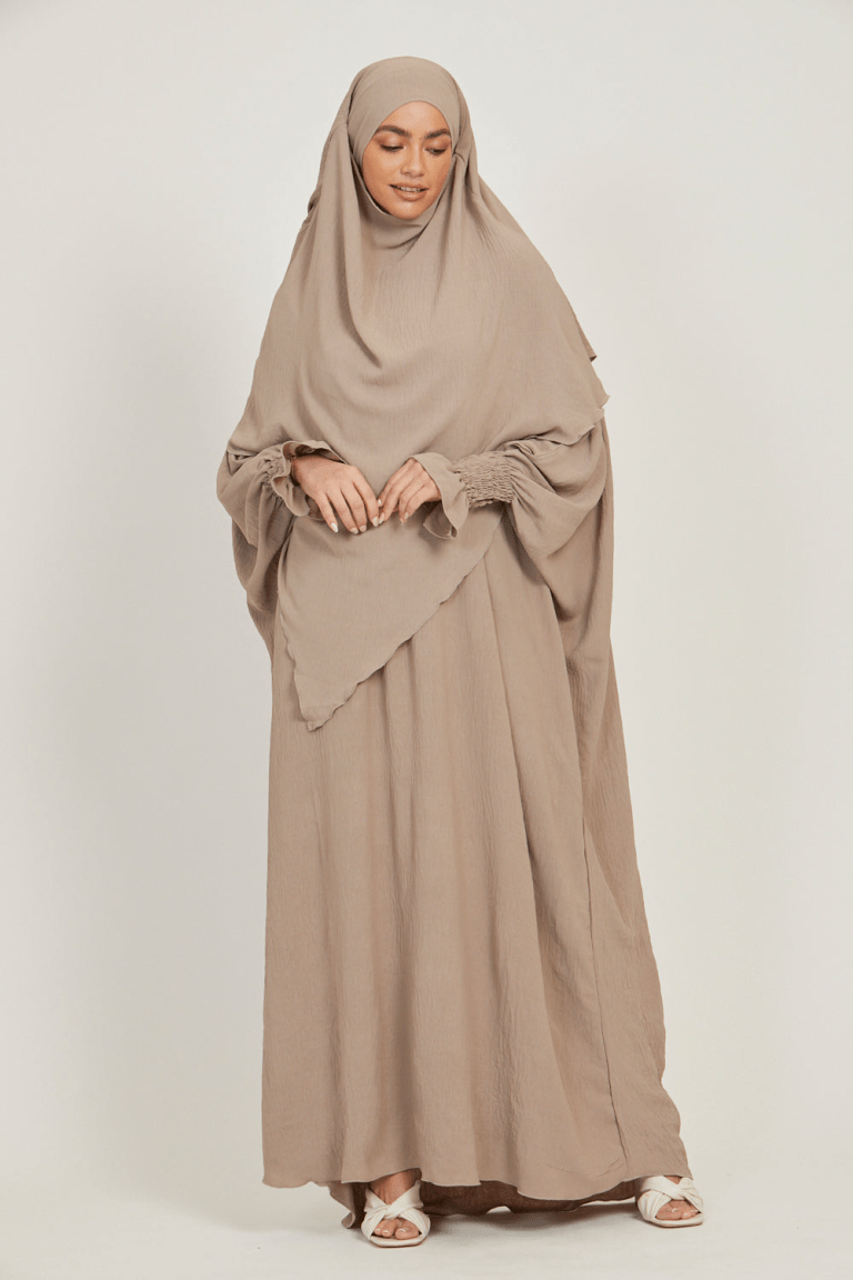 Azrah Shop – Abayas, Thobes, Fragrances & Gift Sets