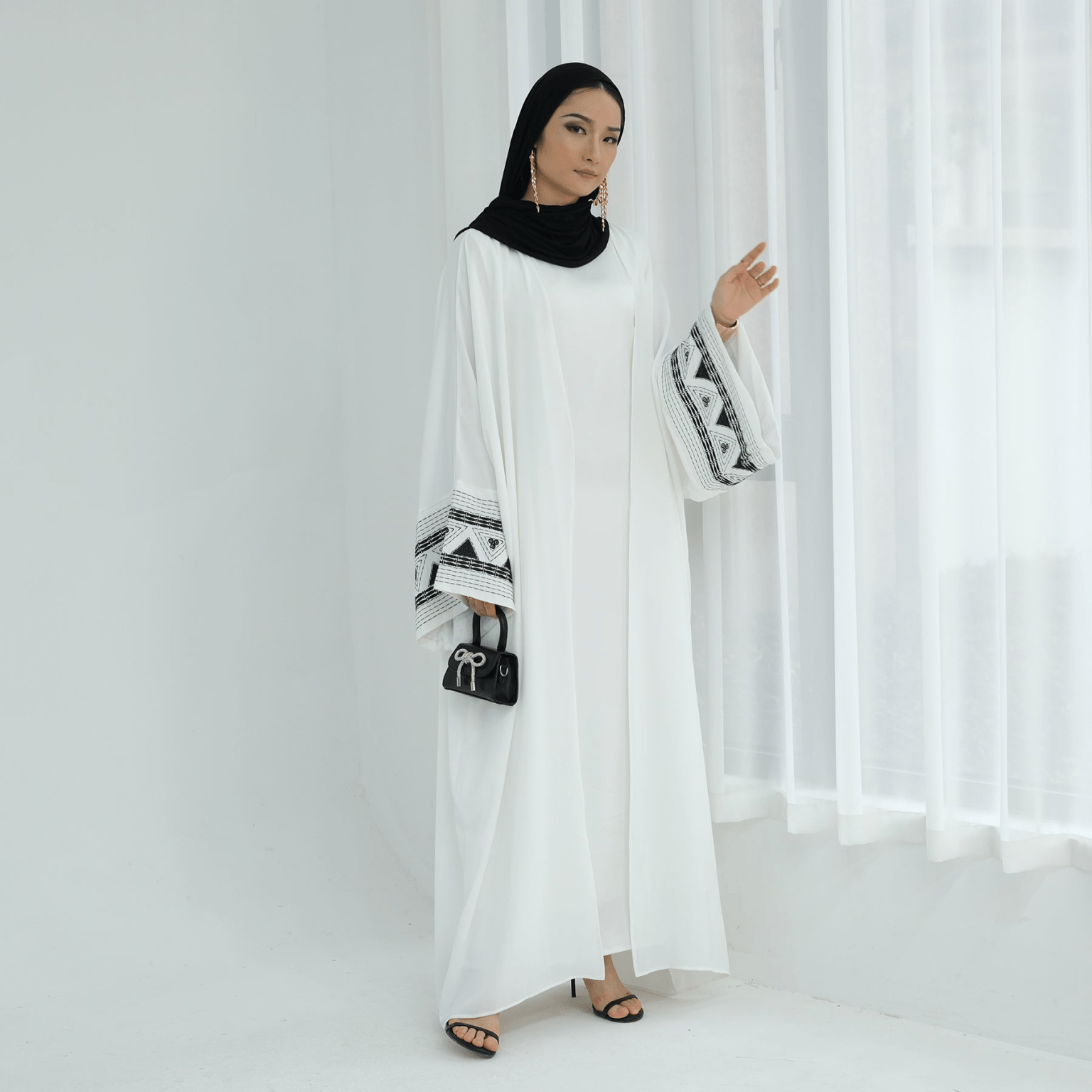 Azrah Shop – Abayas, Thobes, Fragrances & Gift Sets